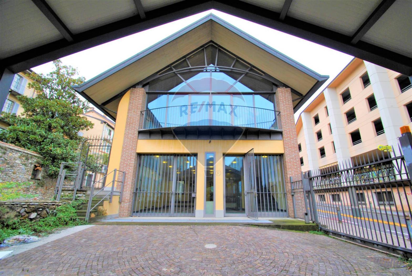 Locale commerciale in Vendita