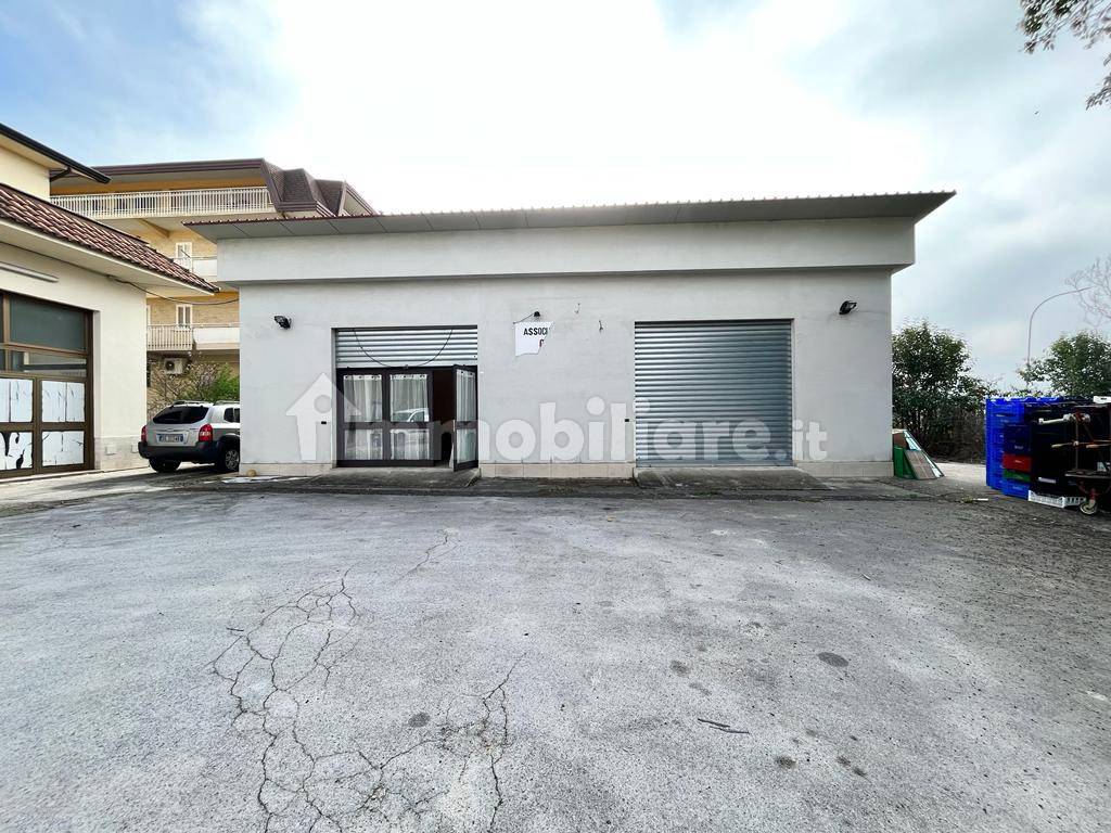 Locale commerciale in Vendita