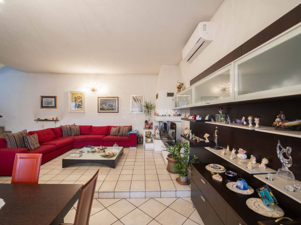 Vendita Villa bifamiliare in via Leonardo da Vinci 50/6 Castello d ...