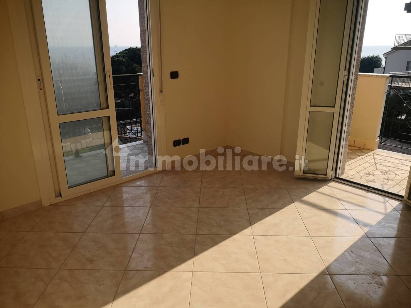 Bilocale nuovo, terzo piano, Riva Ligure