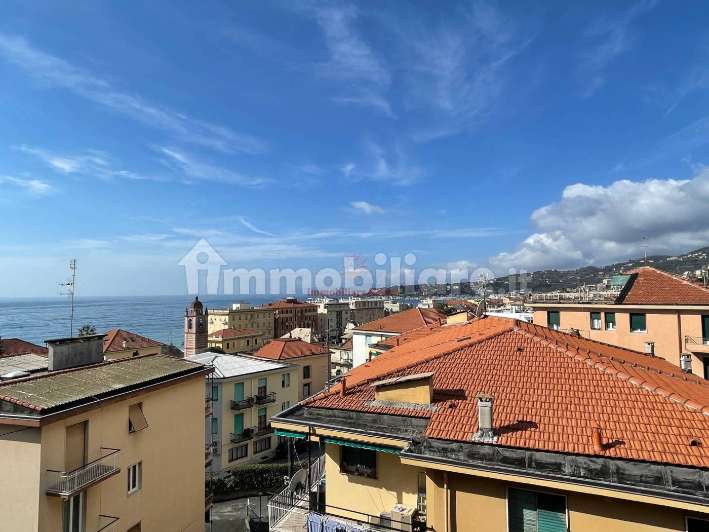 Trilocale via Nino Bixio 12, Centro, Varazze