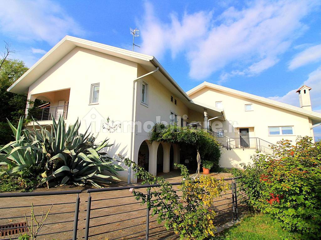 Sale Multi-family villa in via dei Roncs 15 Tricesimo. Good condition ...