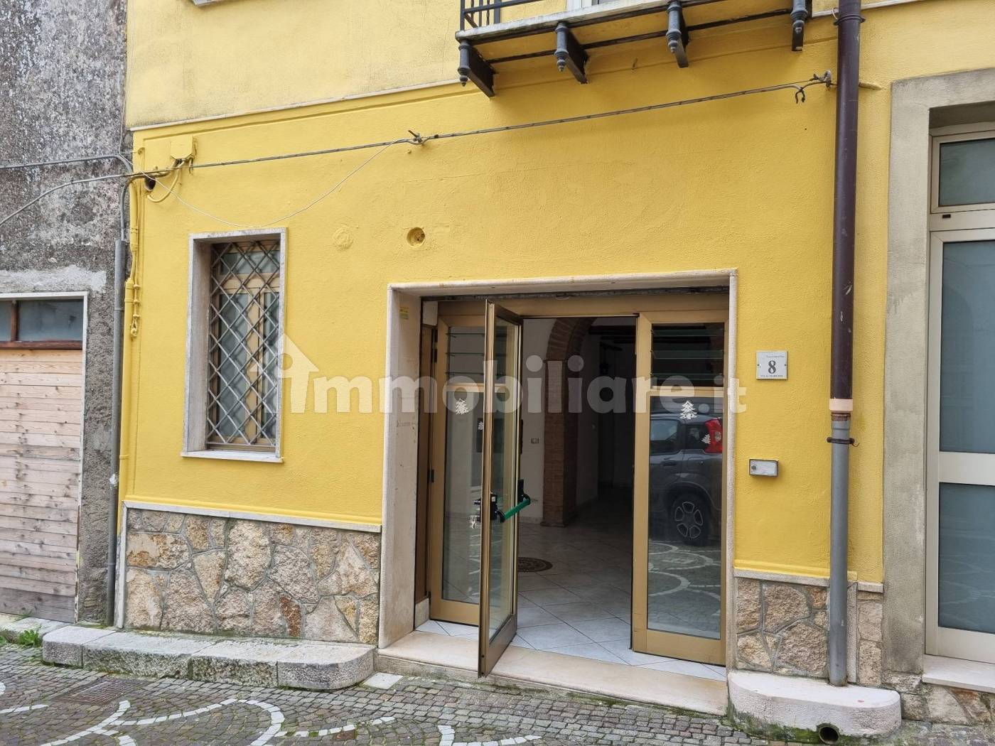 Locale commerciale in Vendita