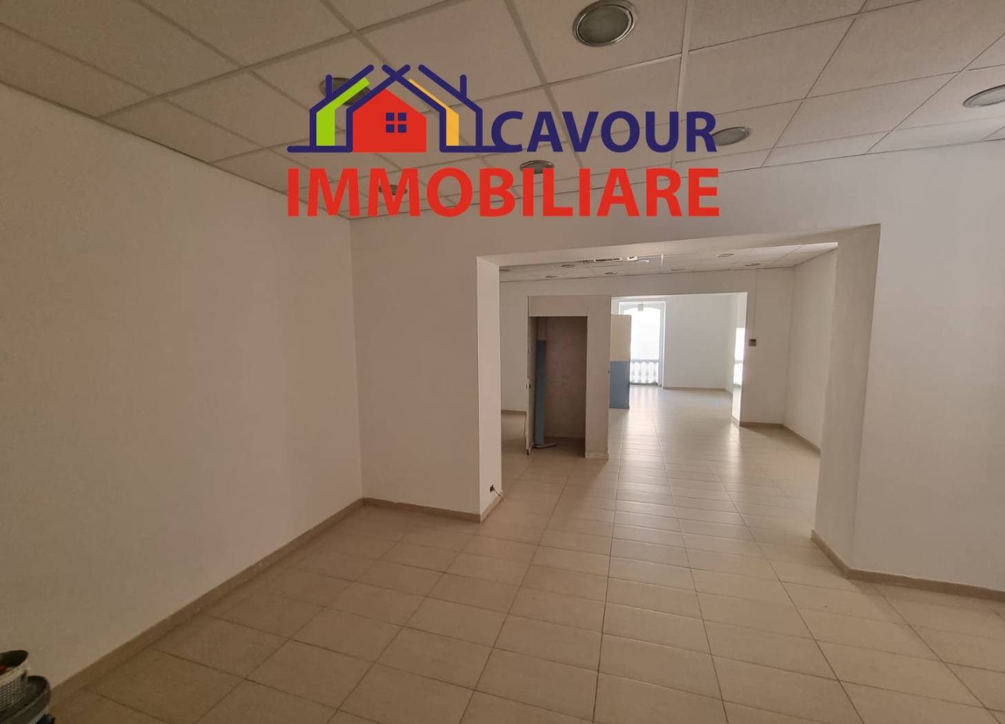 Locale commerciale in Vendita