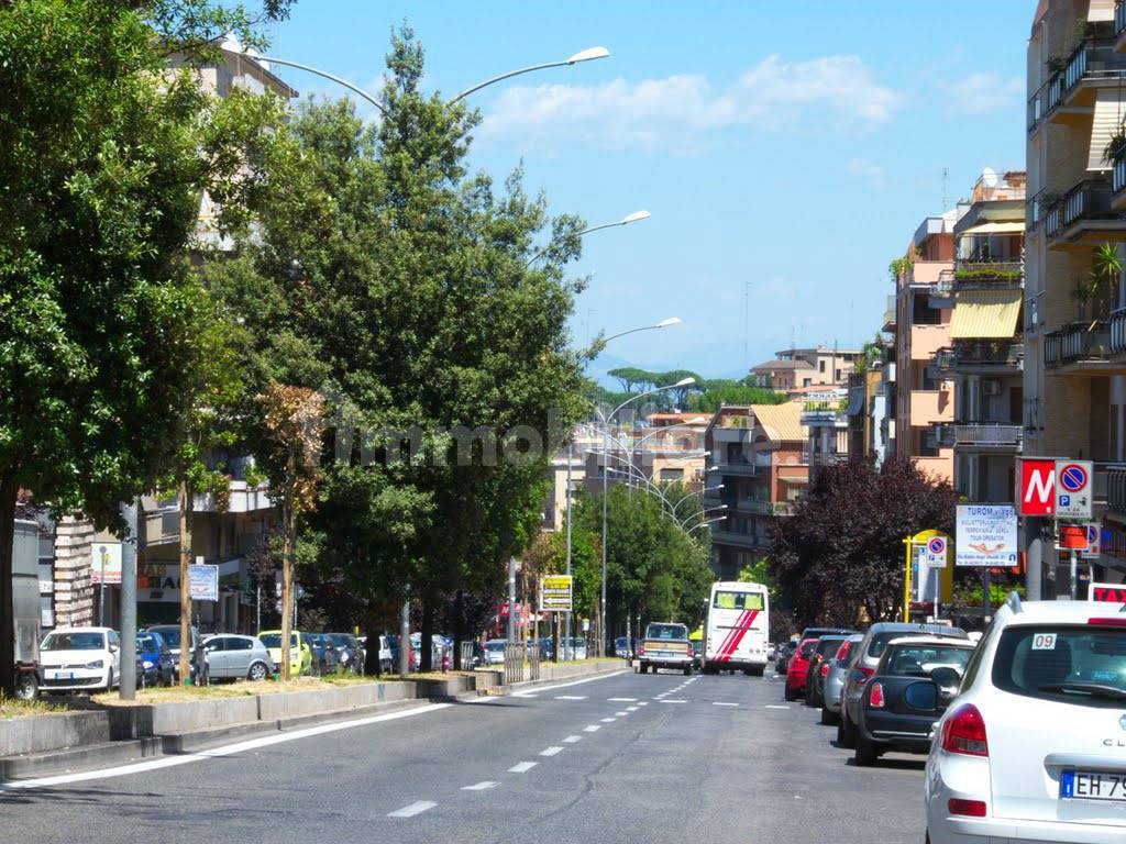 Locale commerciale via Baldo degli Ubaldi, Roma, rif. 102037020 ...