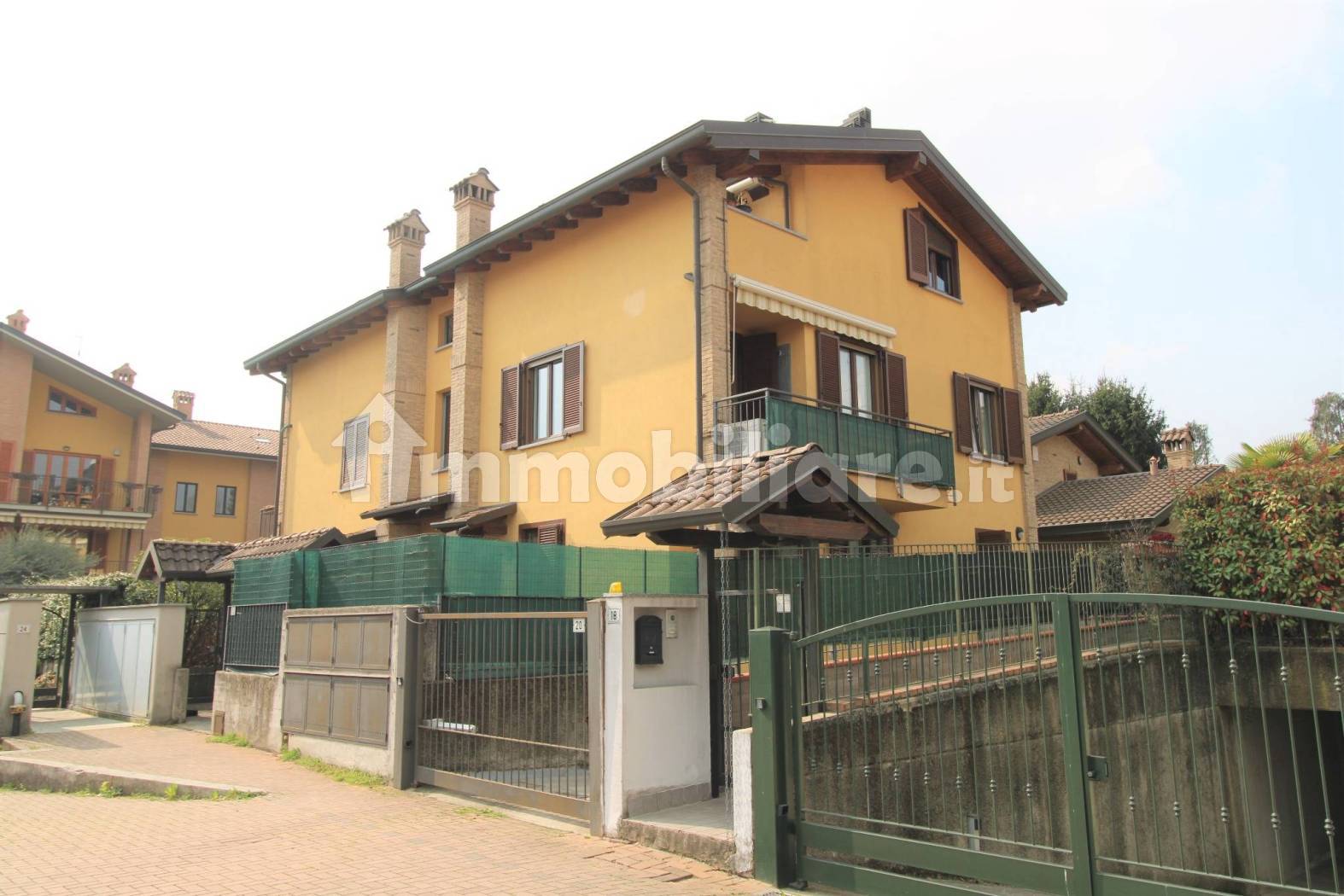 Bilocale via Giacomo Leopardi, Centro, Carate Brianza