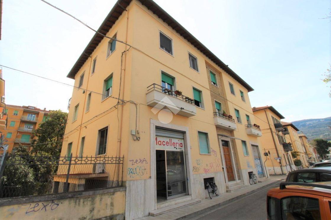 Locale commerciale in Vendita