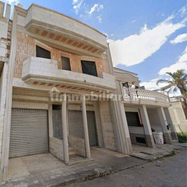 Appartamento via Achille Spezi, Oria