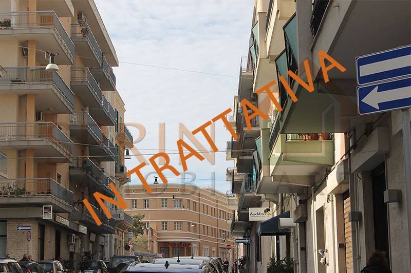 Locale commerciale in Vendita