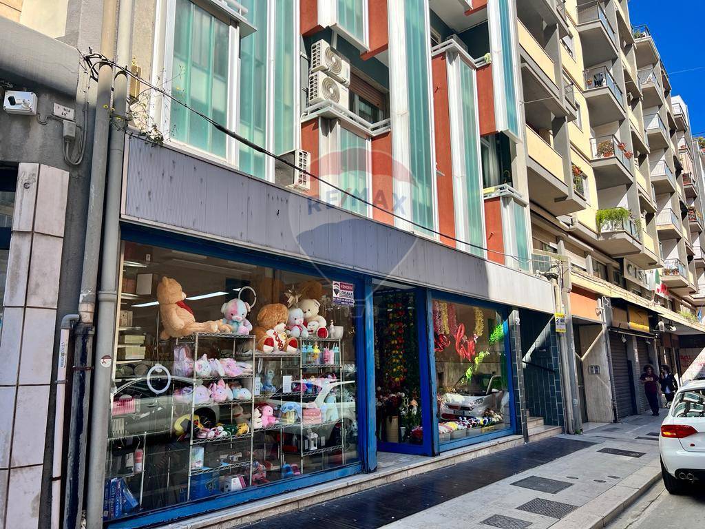 Locale commerciale in Vendita