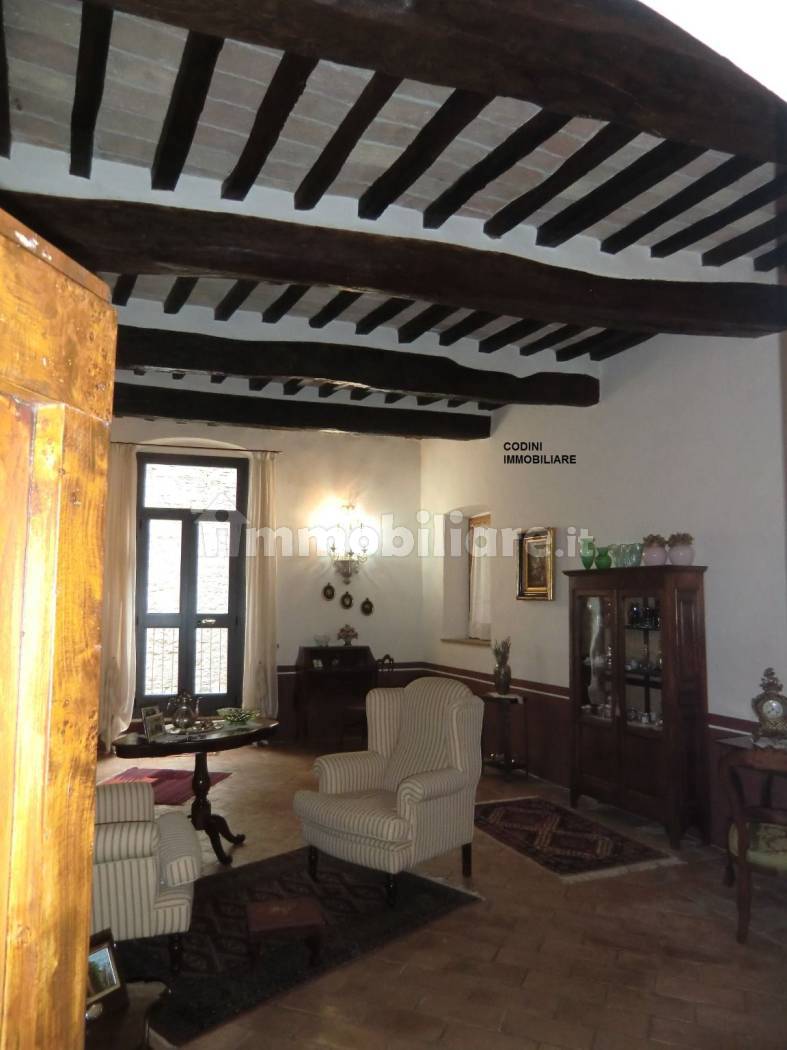 Appartamento via Cesia 24, Centro, Todi