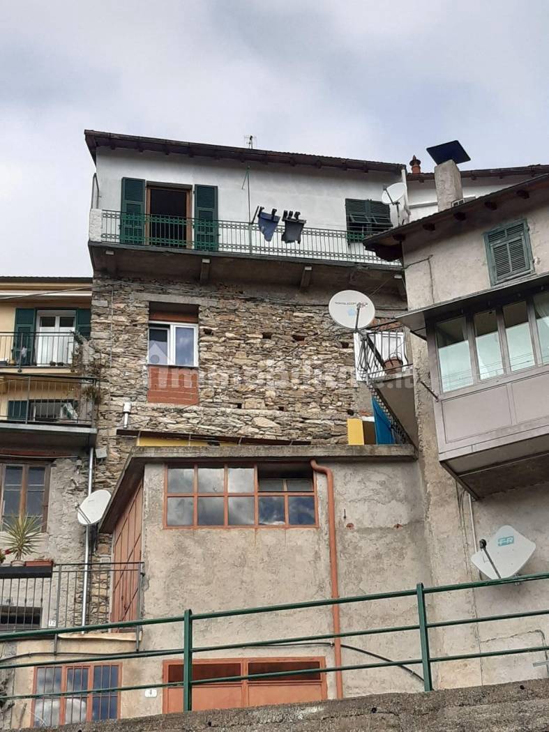 Quadrilocale Strada Statale del Colle di Nava, Pornassio