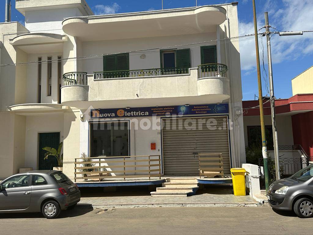 Locale commerciale con laboratorio in Vendita