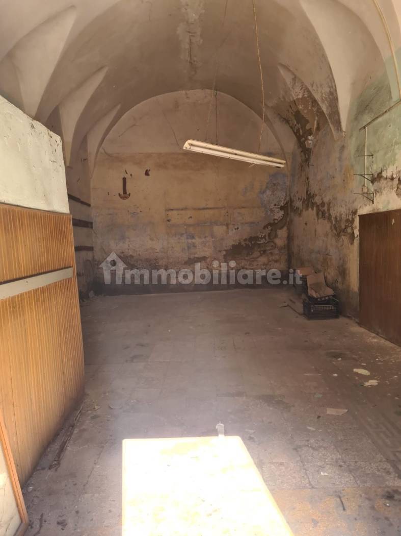 Locale commerciale in Vendita