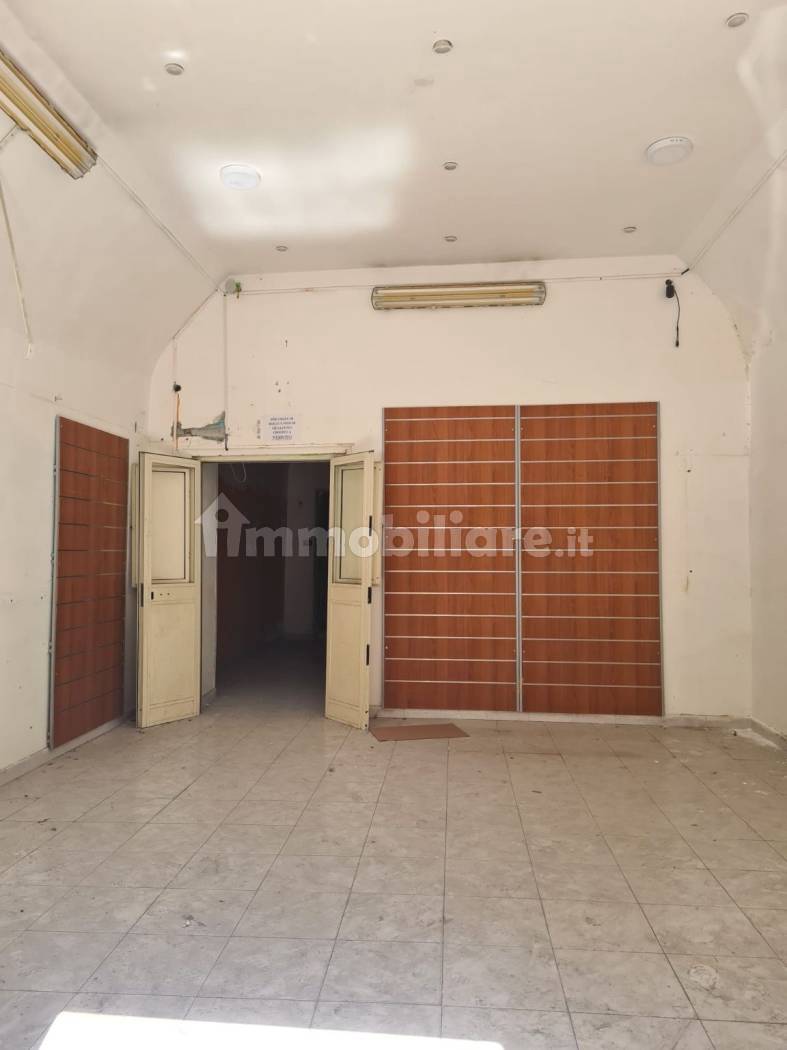 Locale commerciale in Vendita