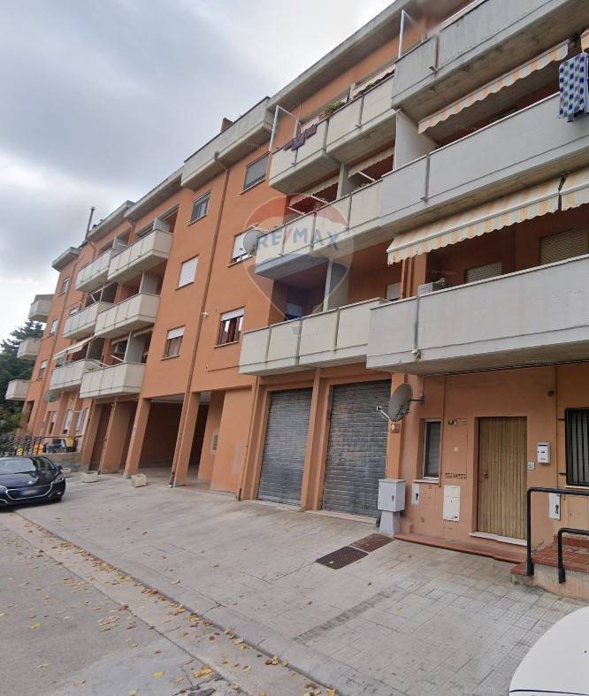 Locale commerciale in Vendita