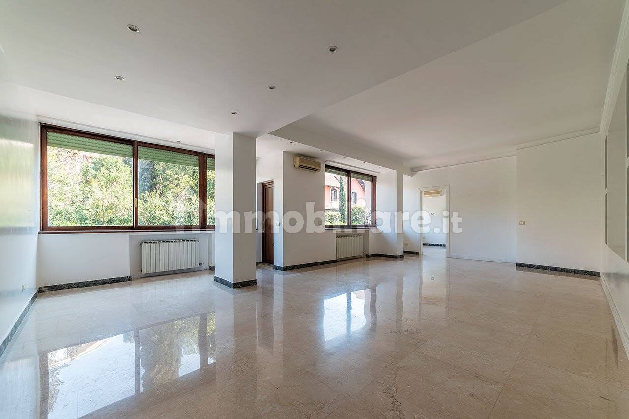 Quadrilocale via dei Monti Parioli 44, Parioli, Roma