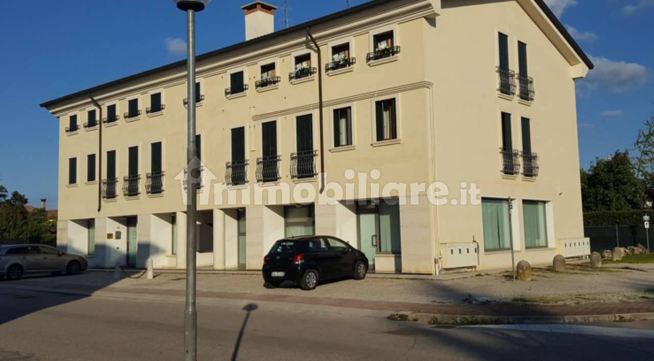 Locale commerciale in Vendita