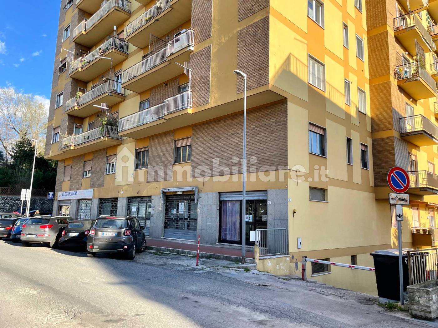 Locale commerciale in Vendita