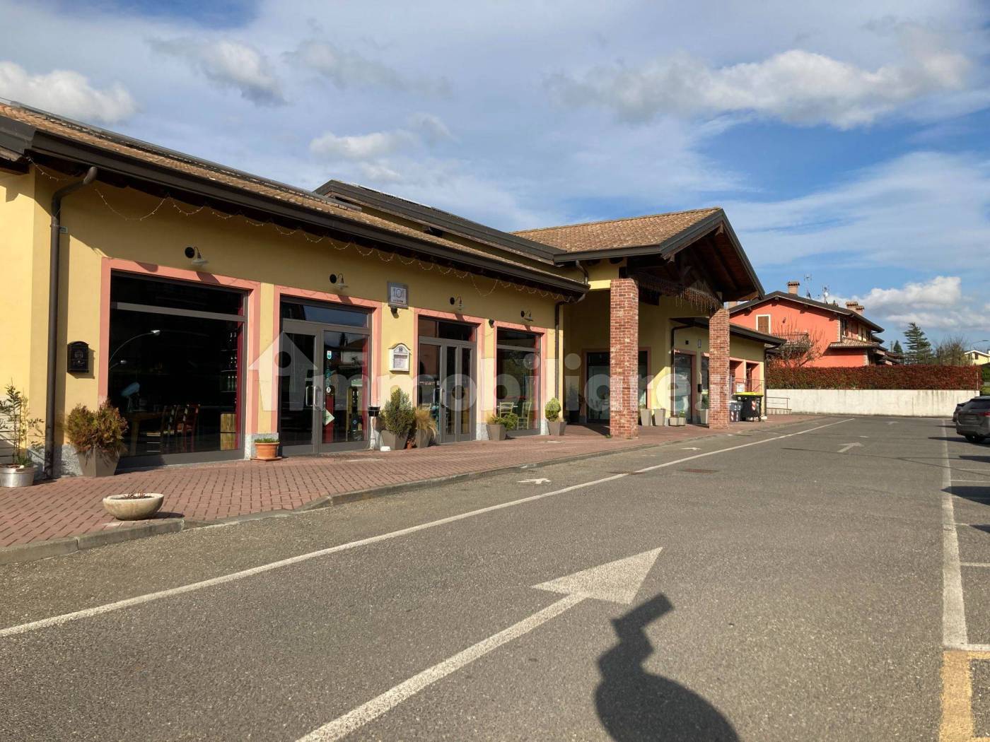 Locale commerciale in Vendita