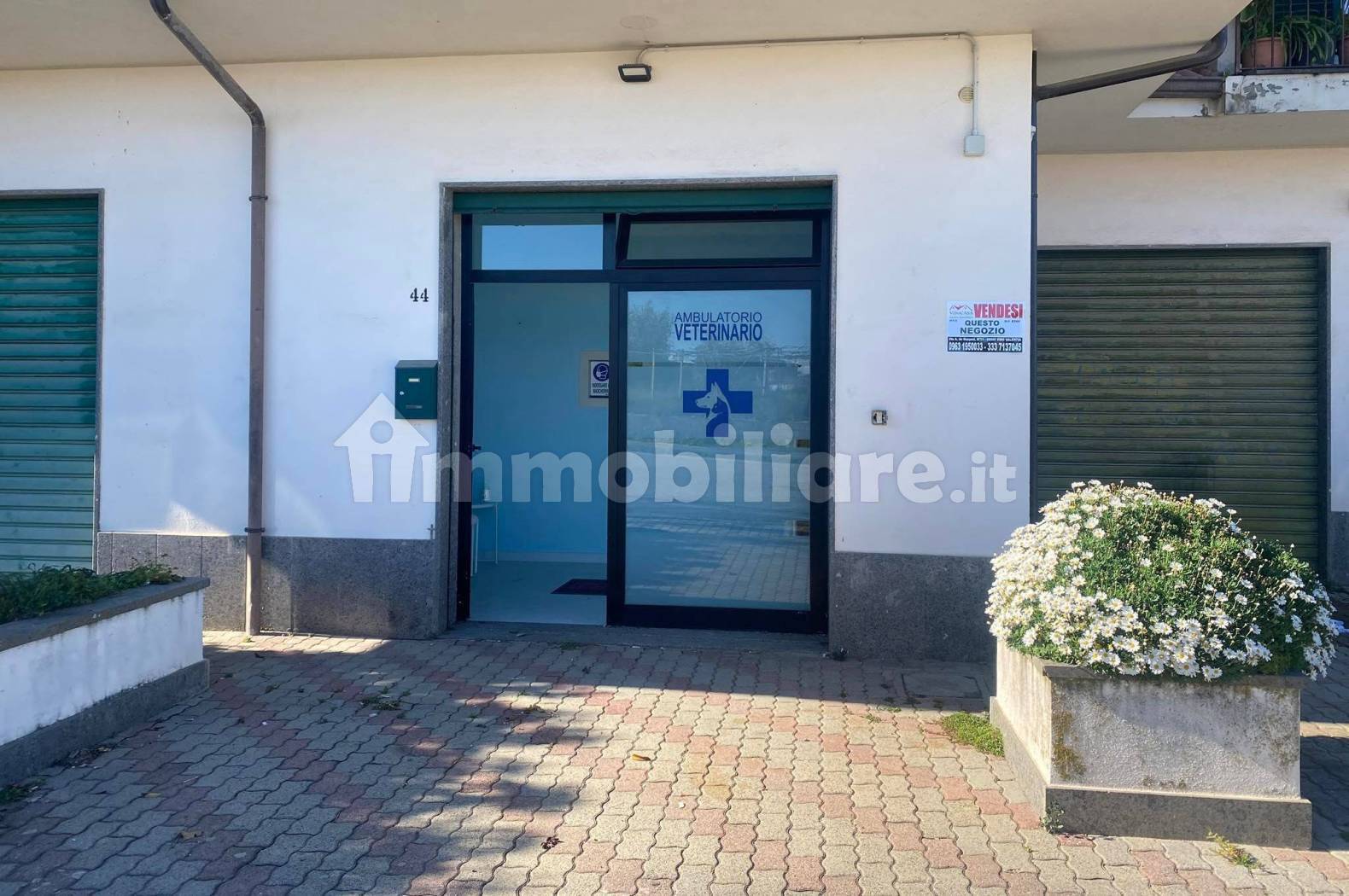 Attività commerciale con laboratorio in Vendita