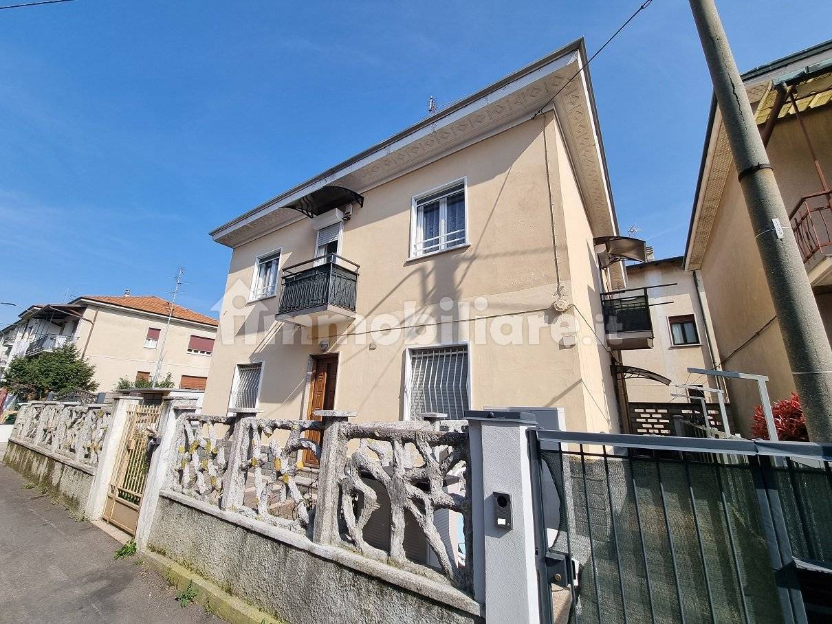 Trilocale via Verona, Centro, Limbiate