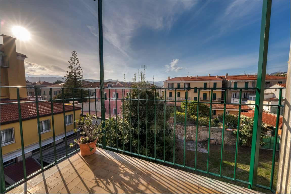 Trilocale via Genova, 24, Centro, Diano Marina