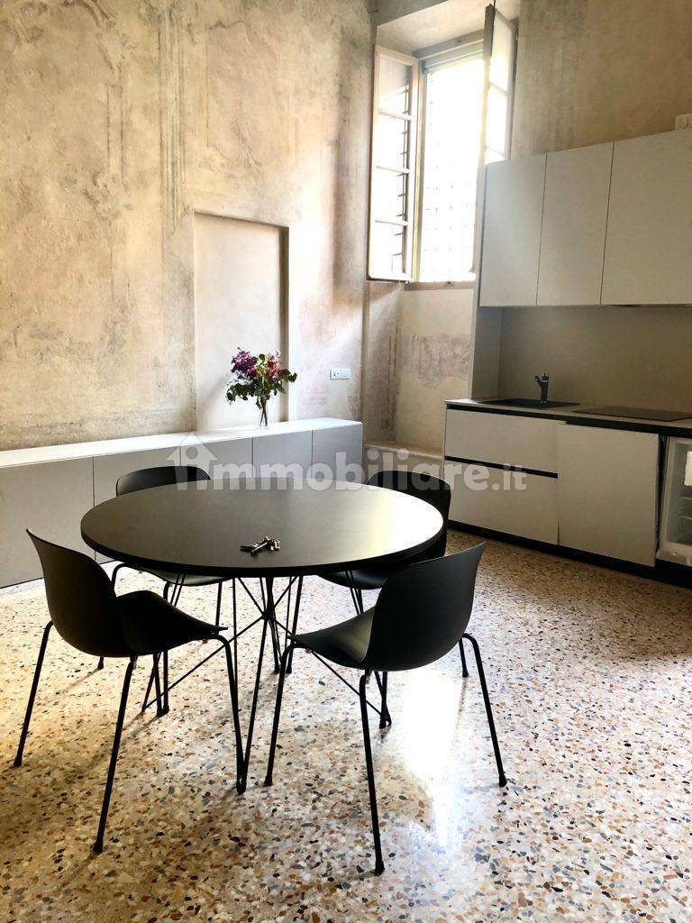 Trilocale via porto 27, Centro, Mantova