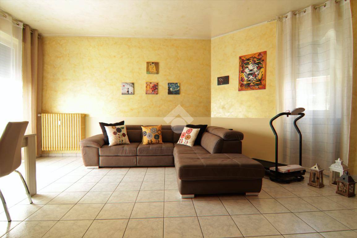 Trilocale via Antonio Fogazzaro 2, Centro, Casatenovo