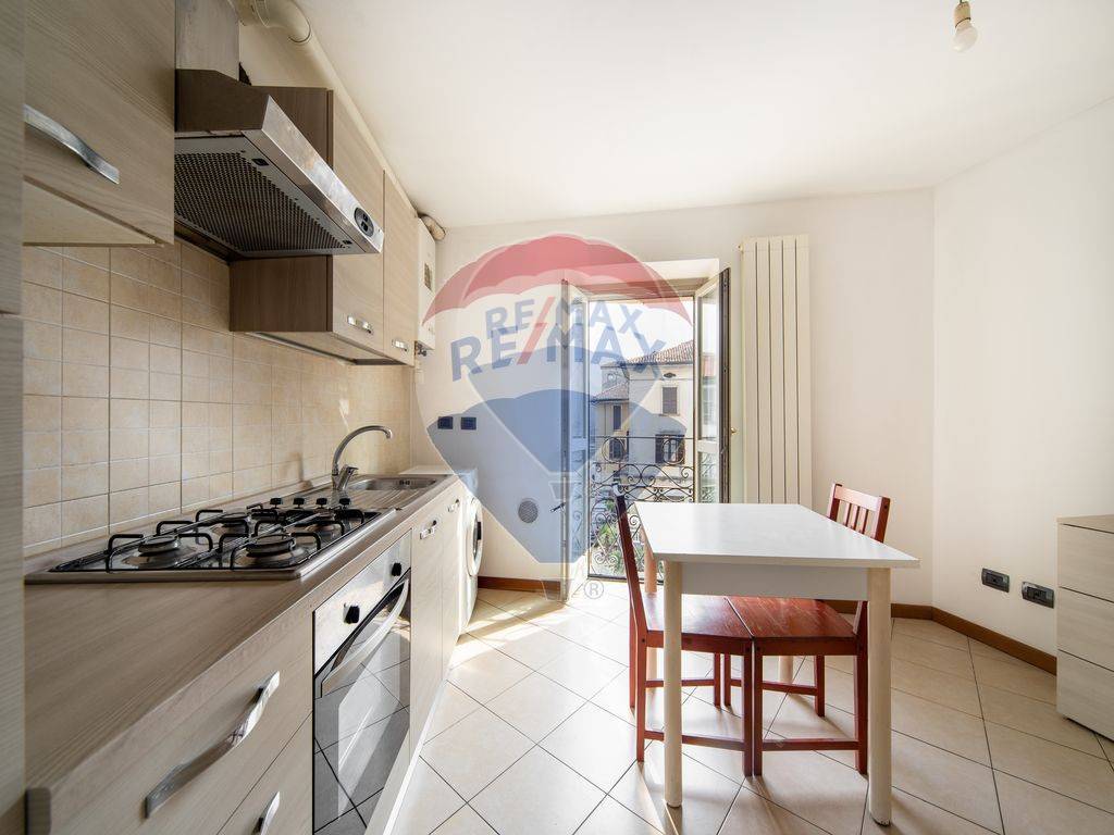 Trilocale piazza Vittoria 20, Centro, Brivio