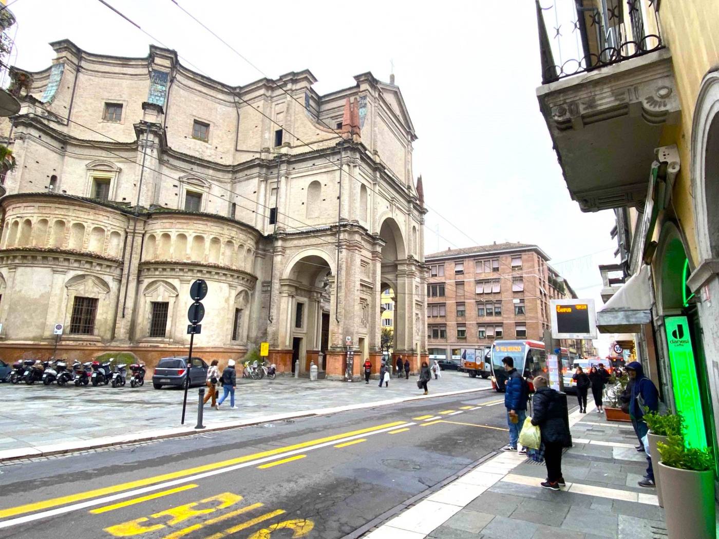 Locale commerciale in Vendita