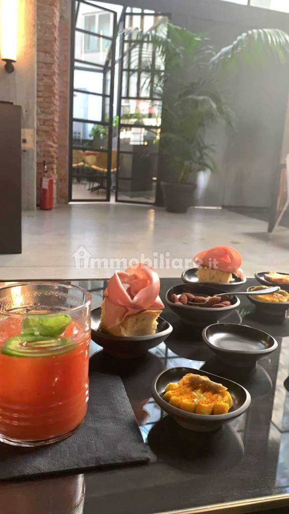 Locale commerciale in Vendita