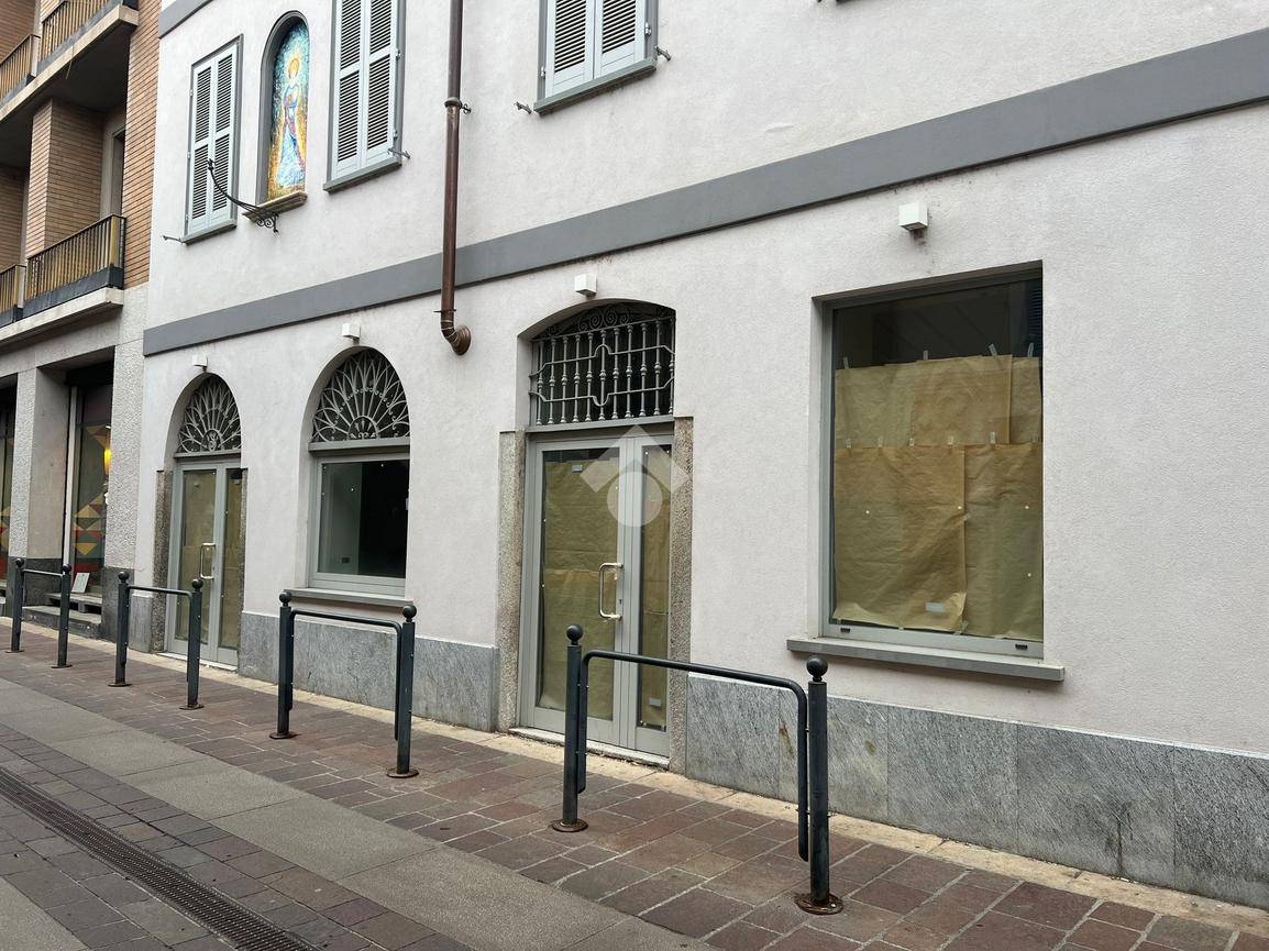 Locale commerciale in Vendita