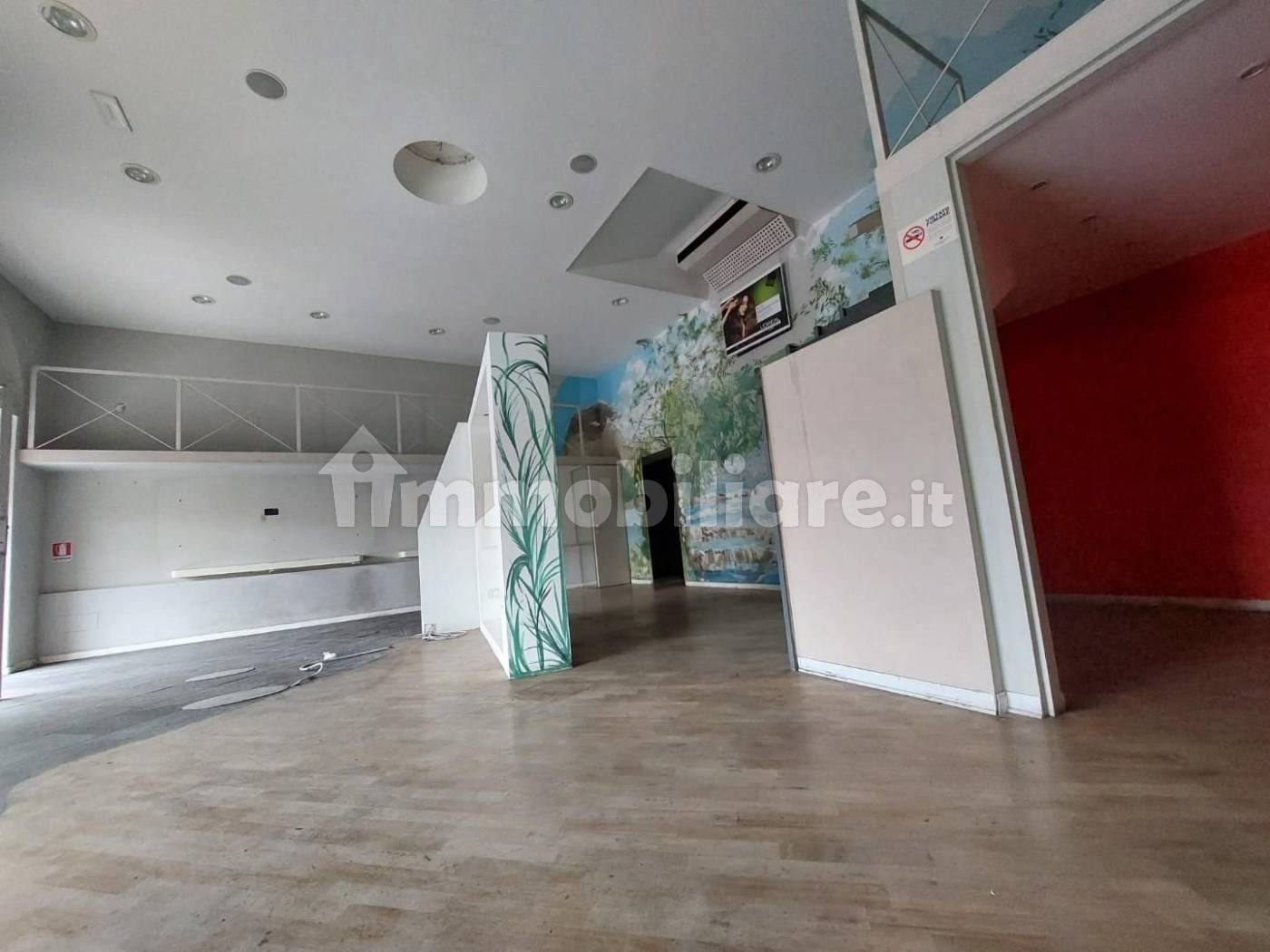 Locale commerciale in Vendita