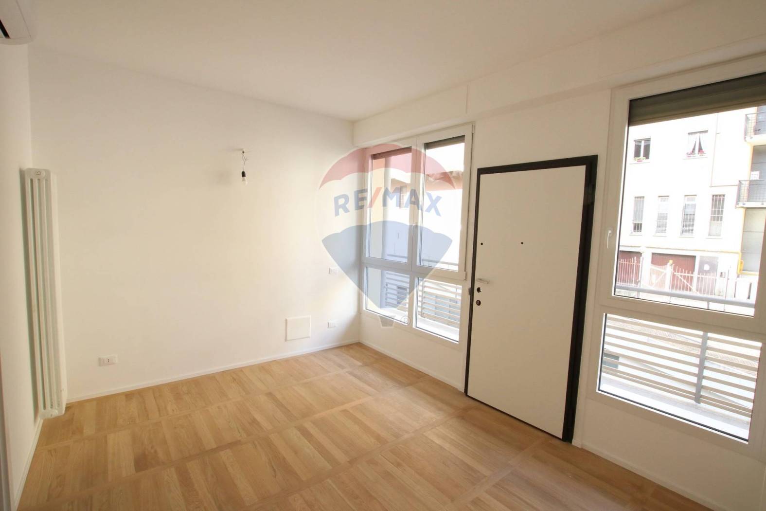 Bilocale via Raimondo Montecuccoli 21A, Bande Nere, Milano