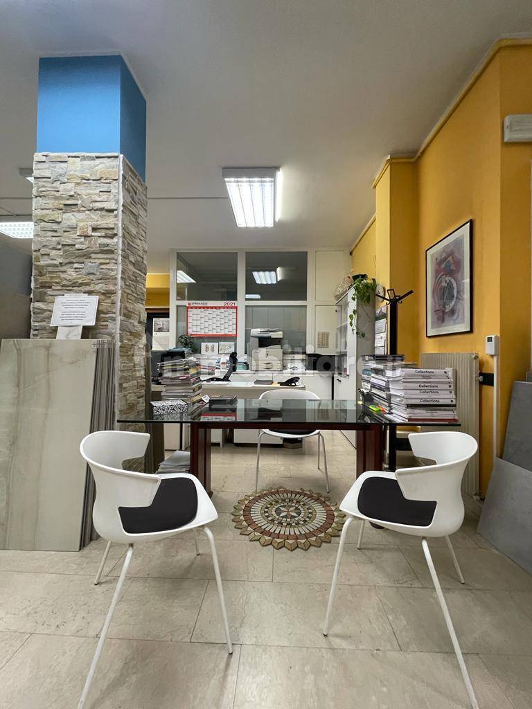 Locale commerciale in Vendita