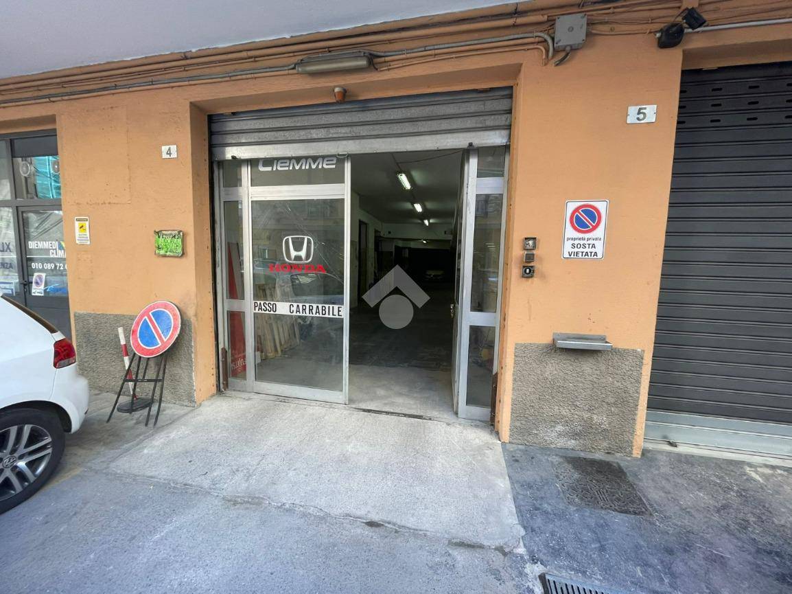 Locale commerciale in Vendita