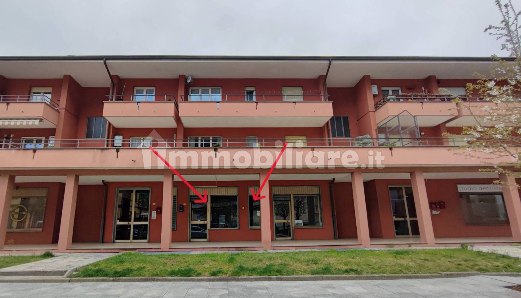 Locale commerciale in Vendita