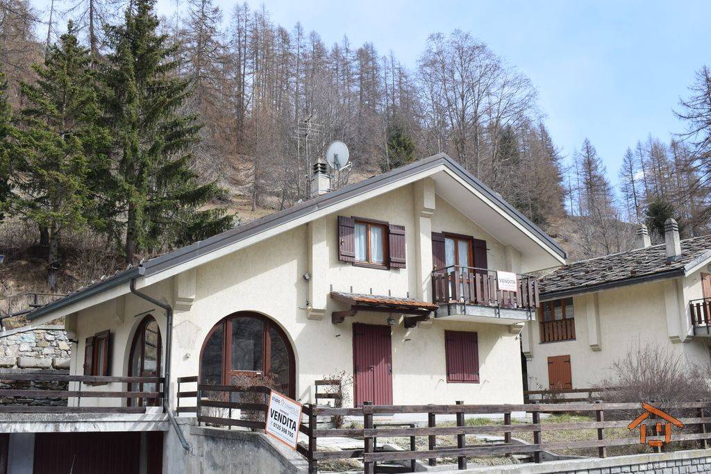 Quadrilocale frazione Meytere 39, Periasc, Ayas