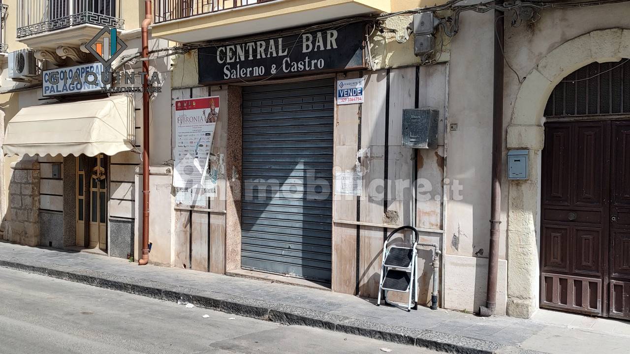 Locale commerciale in Vendita