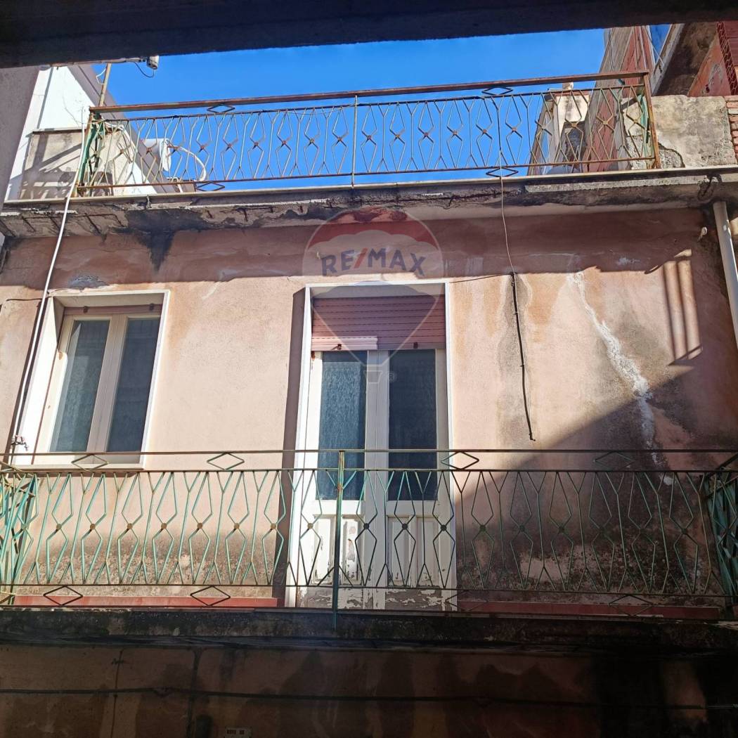 Trilocale via roma, Letojanni