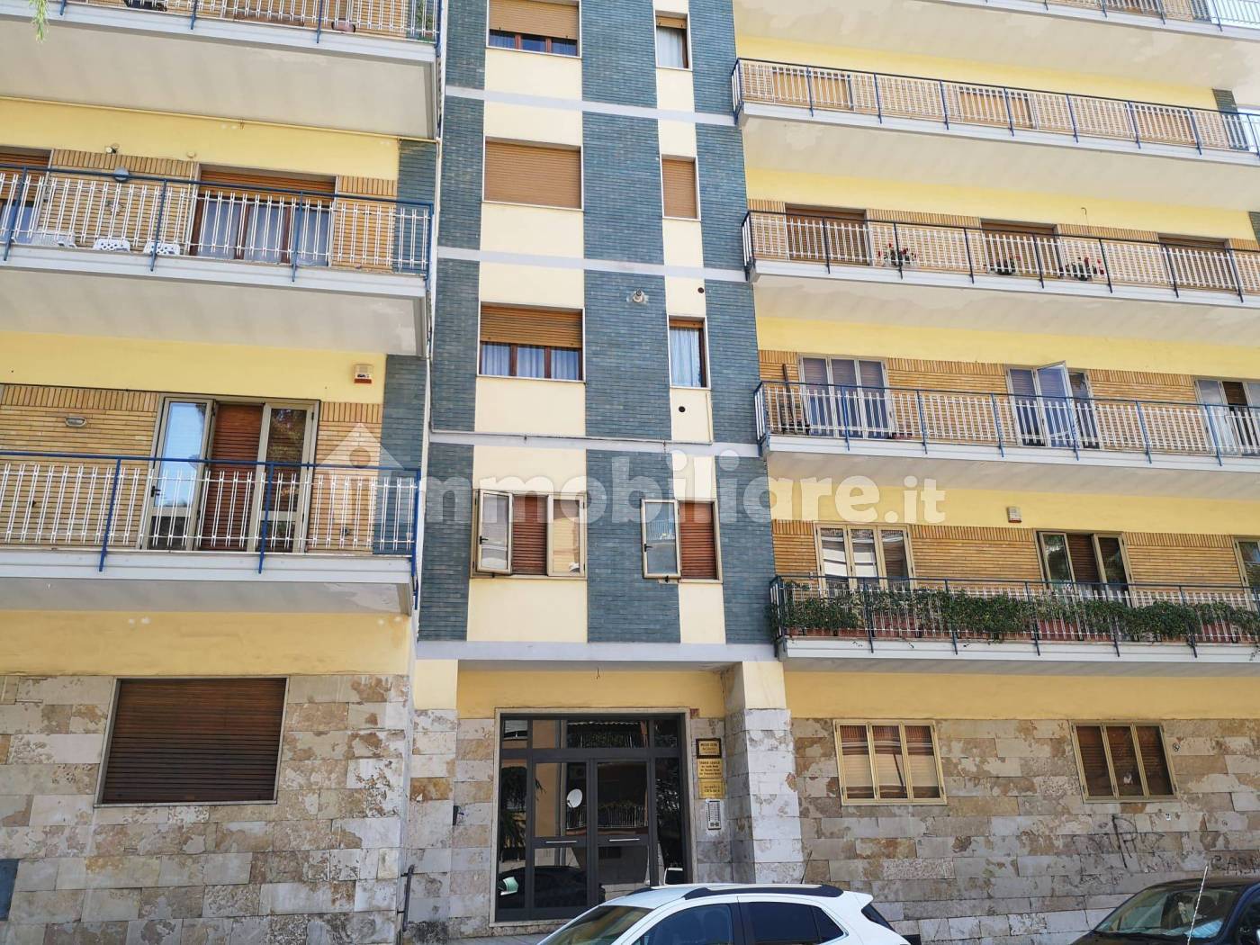 Quadrilocale via Francesco Flora 23, Centro, Benevento