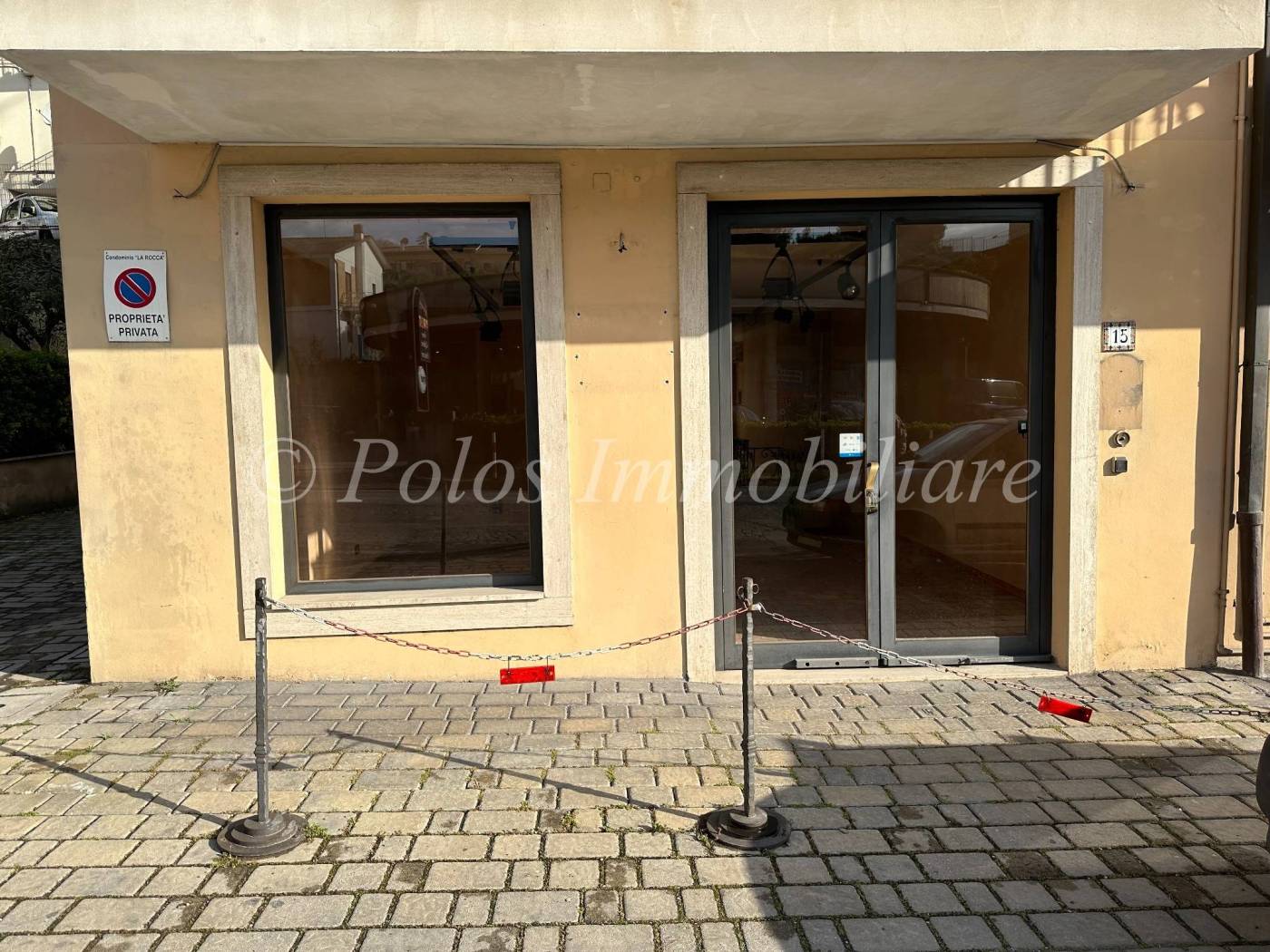 Locale commerciale in Vendita