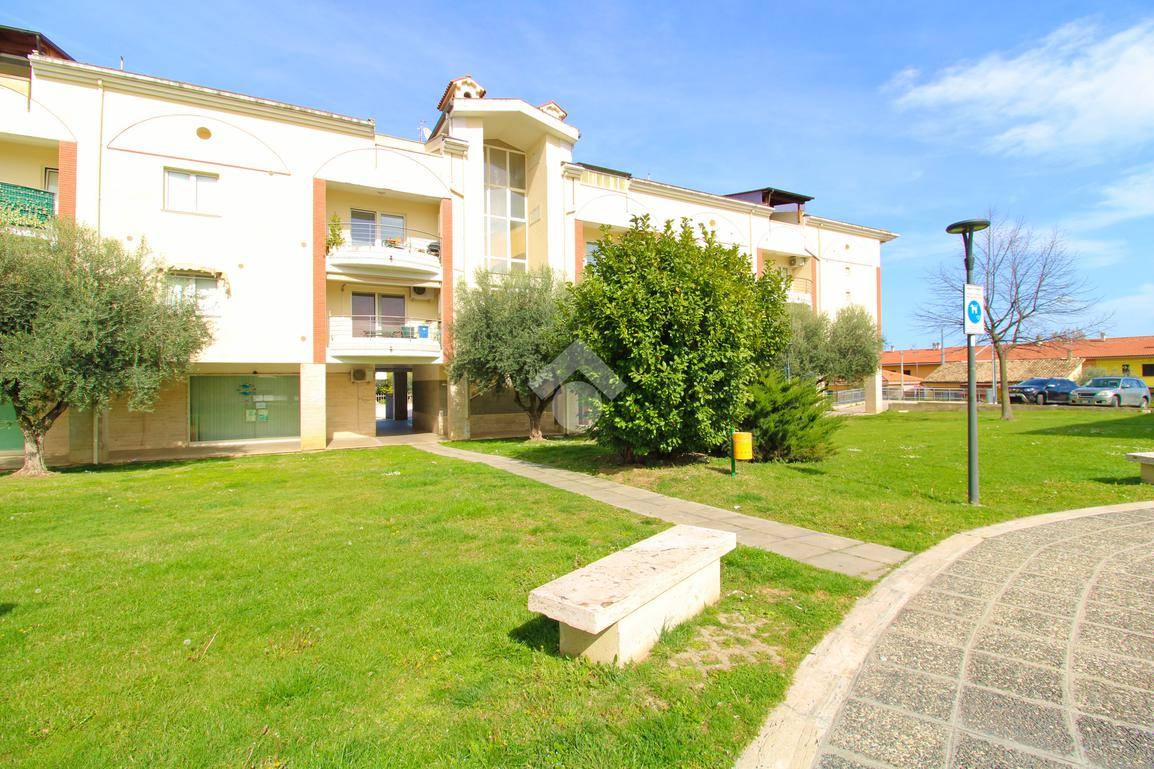 Trilocale via Marche 1, Centro, Cepagatti