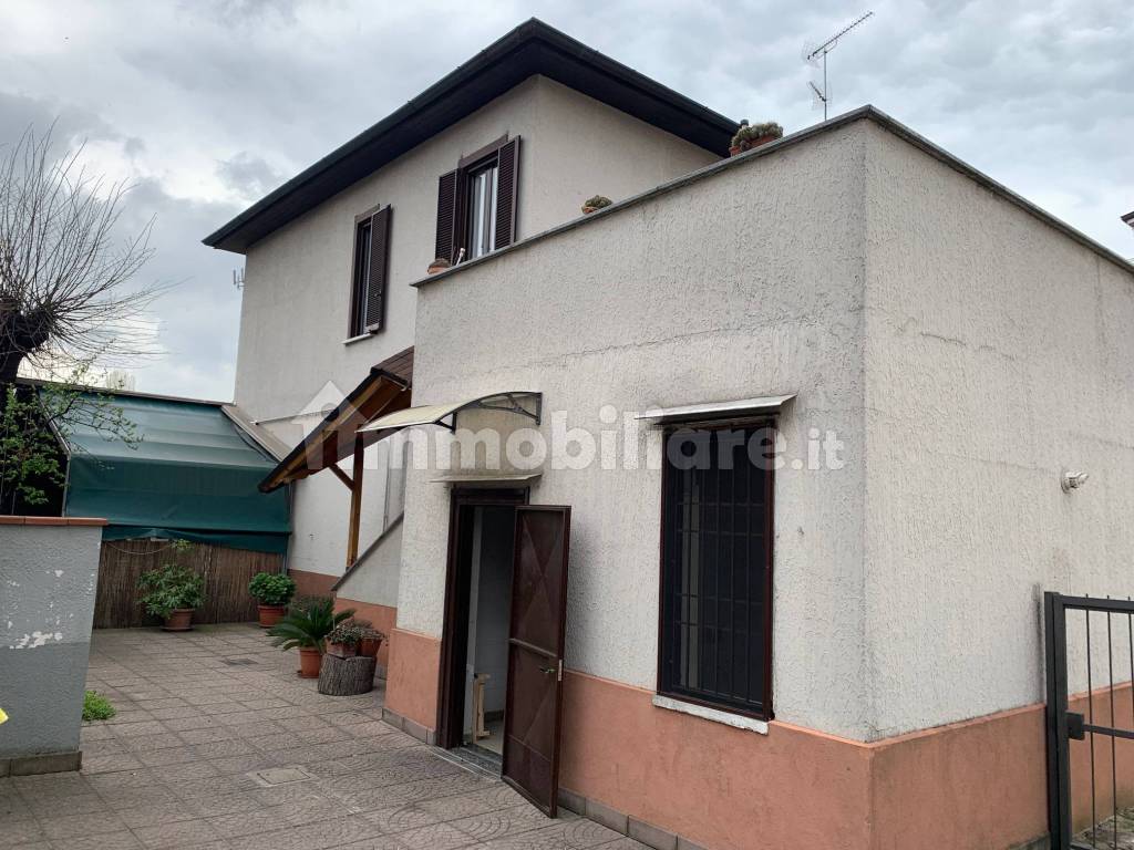 Ristorante via Roma 19, Cesano Boscone, Rif. 102236344 - Immobiliare.it