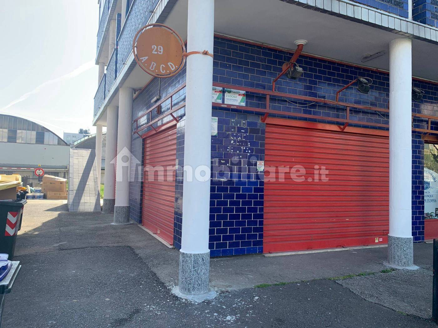 Locale commerciale in Vendita