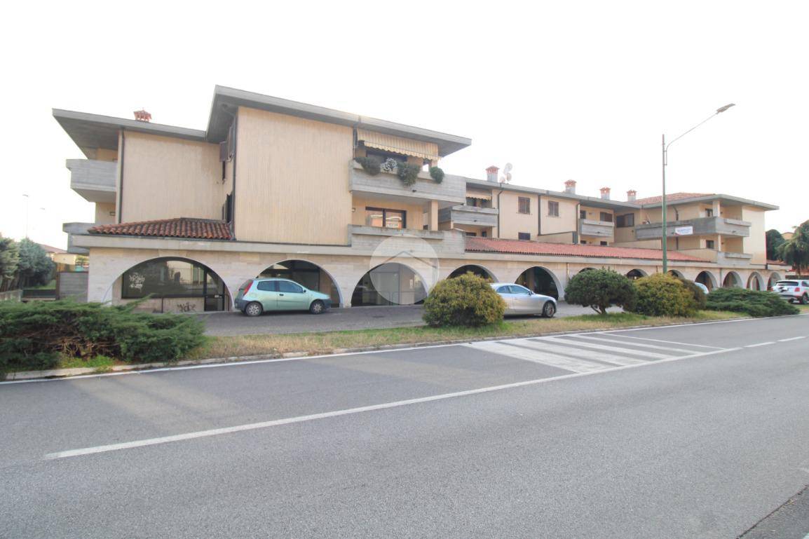 Locale commerciale in Vendita