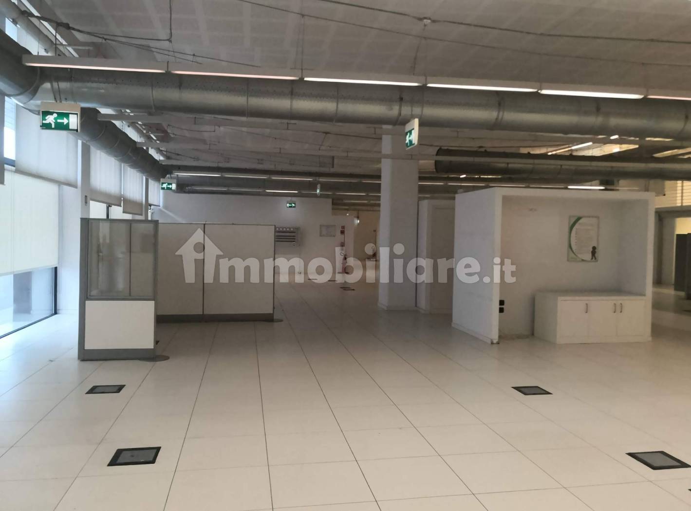 Locale commerciale in Vendita