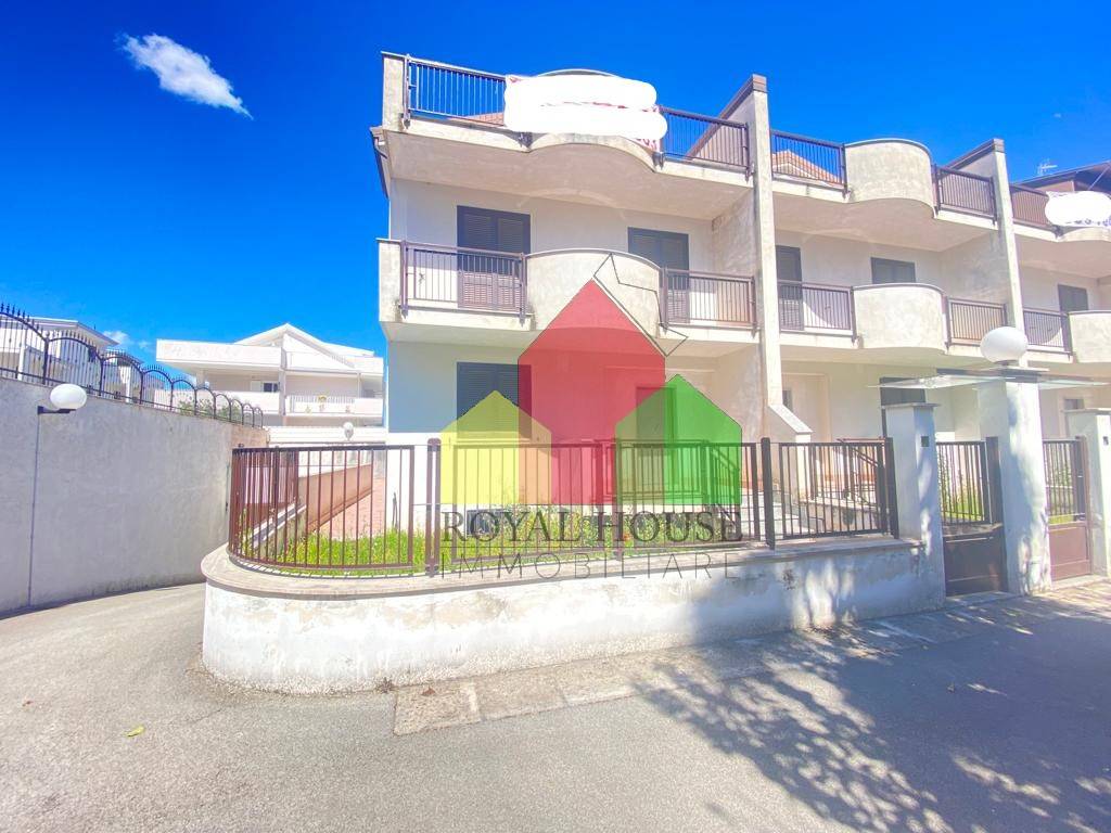 Villa bifamiliare via Eduardo De Filippo, Succivo