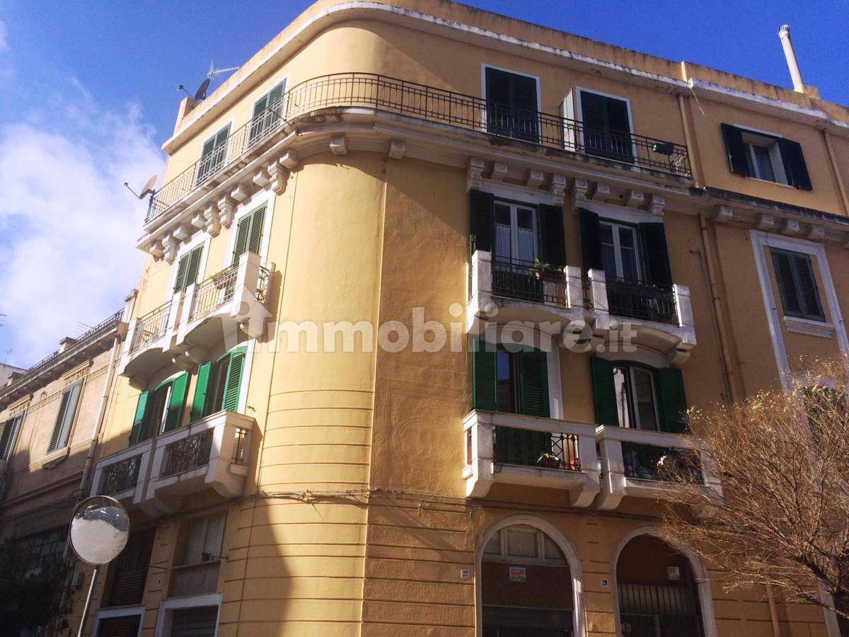 Locale commerciale in Vendita